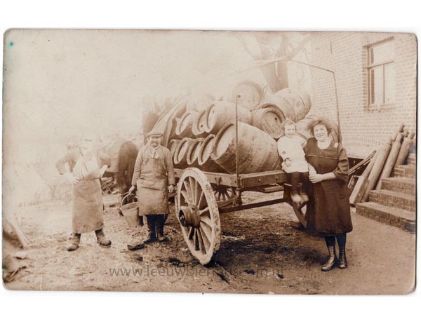 oude foto's: vatenkar leeuw bier na 1920